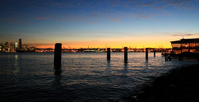 Salty's Waterfront Seafood Grills Hours & Contact for Alki Beach